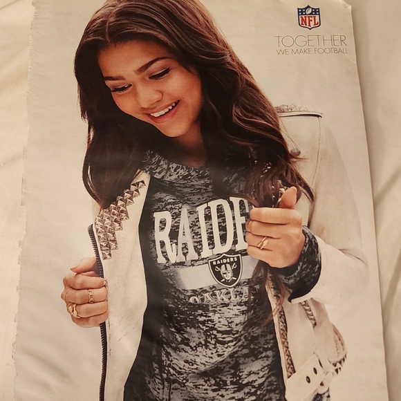 Art | Zendaya Pinup Bundle | Poshmark